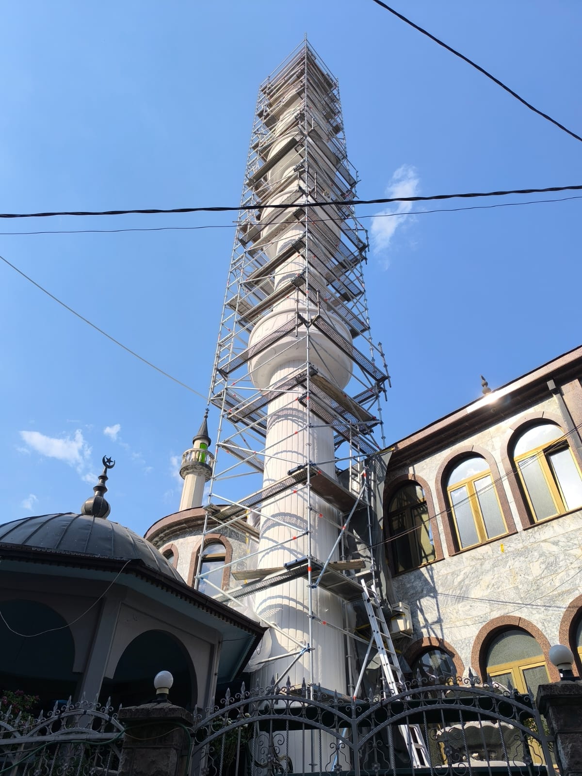 Лабуништа.мк - Минарето од Долната Џамија во Лабуништа добива нов сјај