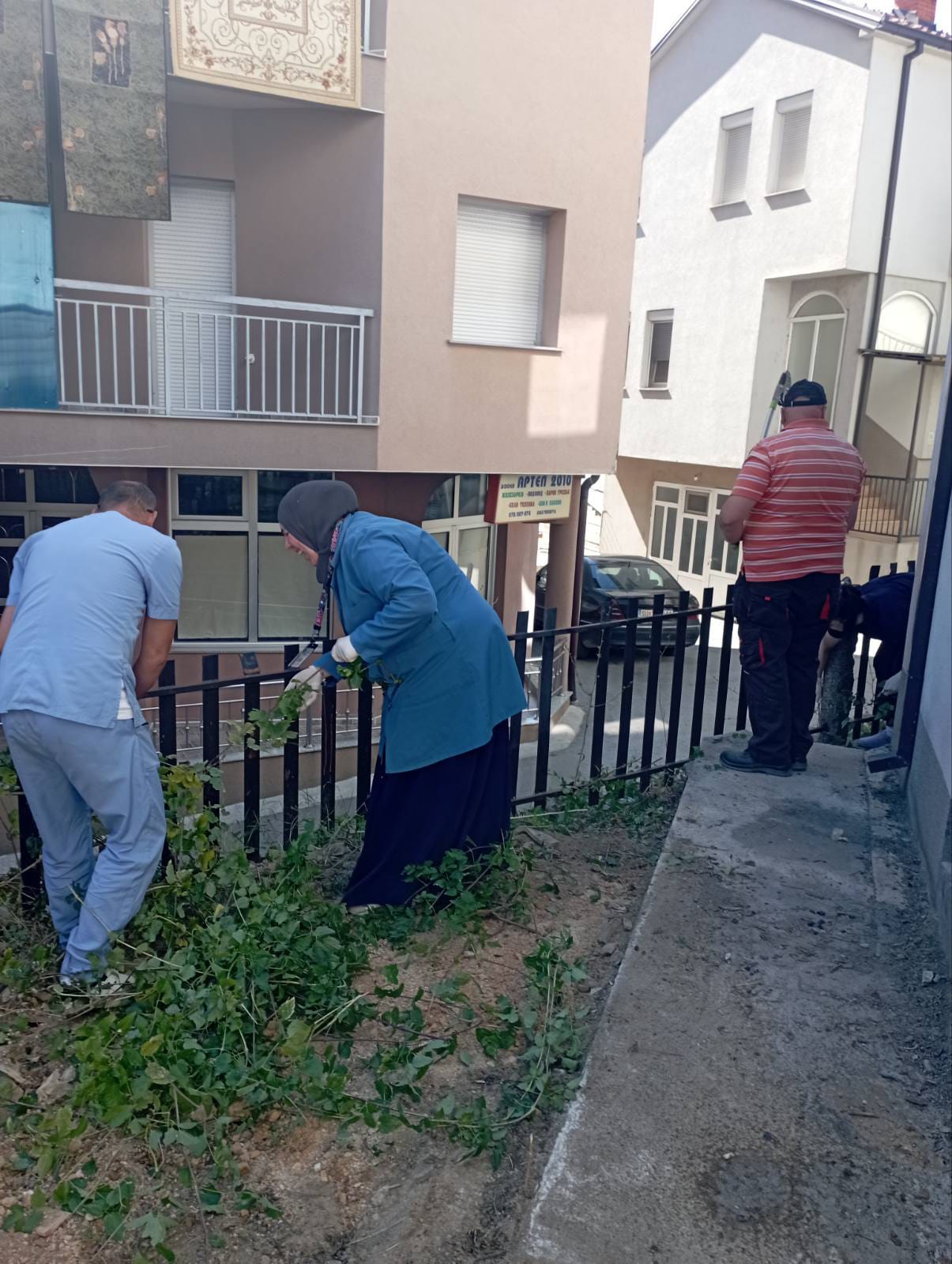 Лабуништа.мк - (Фото): Заедничка акција за уредување на Амбулантата во ...